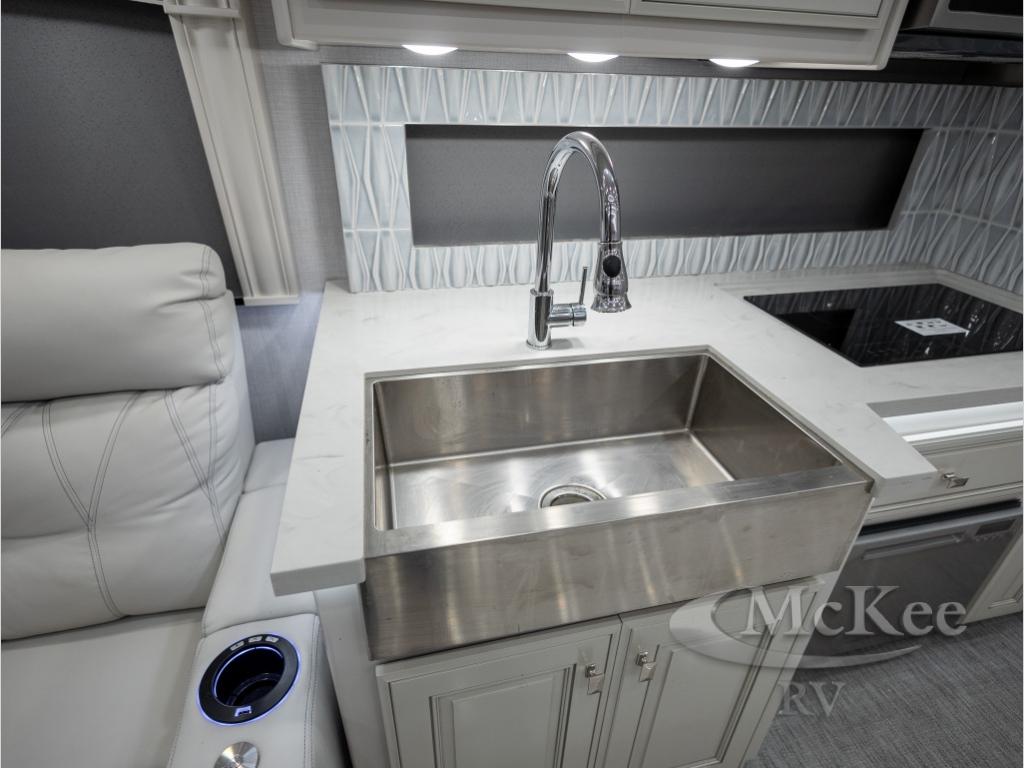 Used 2024 Fleetwood RV Discovery LXE 44B Motor Home Class A - Diesel at ...