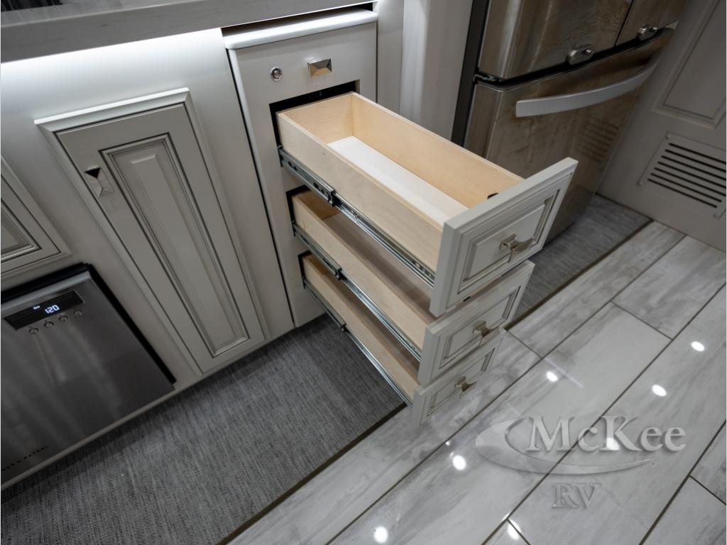 Used 2024 Fleetwood RV Discovery LXE 44B Motor Home Class A - Diesel at ...