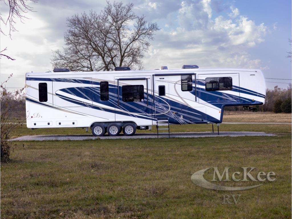 New 2024 DRV Luxury Suites Mobile Suites NASHVILLE Fifth Wheel at McKee ...