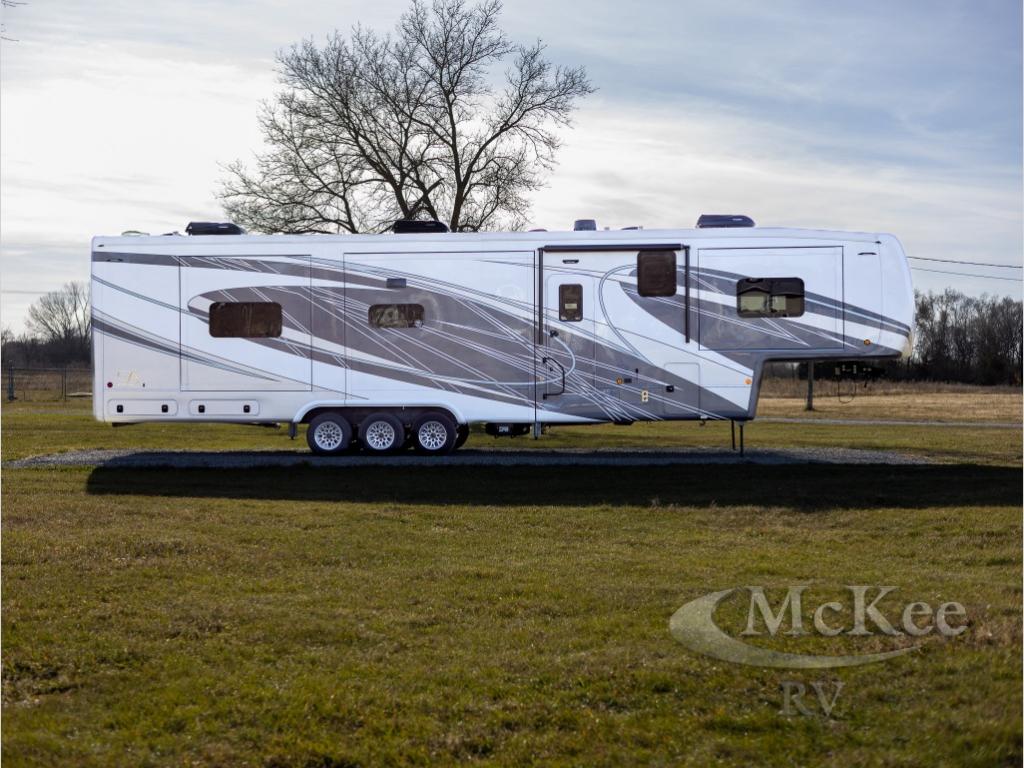 New 2024 DRV Luxury Suites Mobile Suites ORLANDO Fifth Wheel at McKee ...