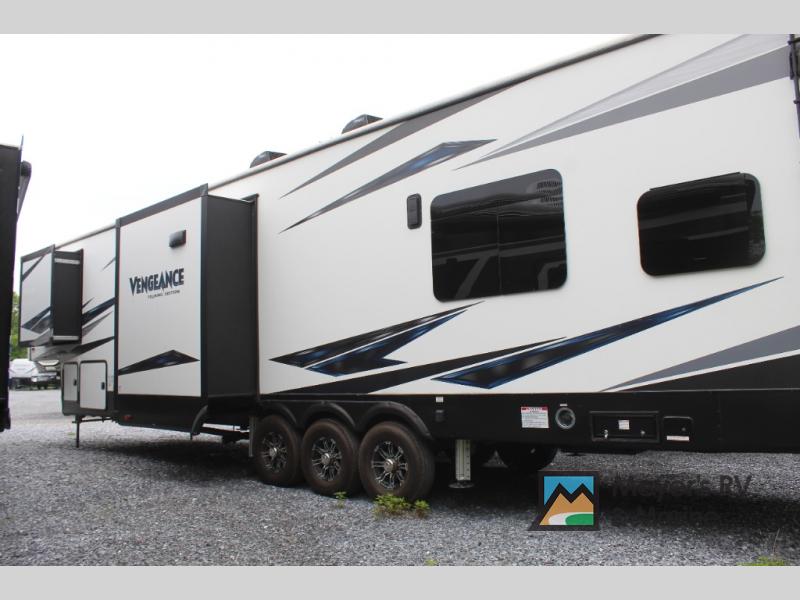 Used 2019 Forest River RV Vengeance Touring Edition 381L12-6 Toy Hauler ...