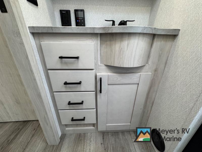 New 2024 EAST TO WEST Tandara 26RD Fifth Wheel at meyersrvsuperstores ...