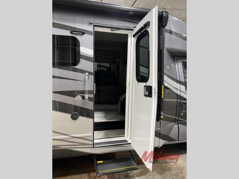 Used 2023 Phoenix USA Phoenix Cruiser 2351D Motor Home Class B+ at ...