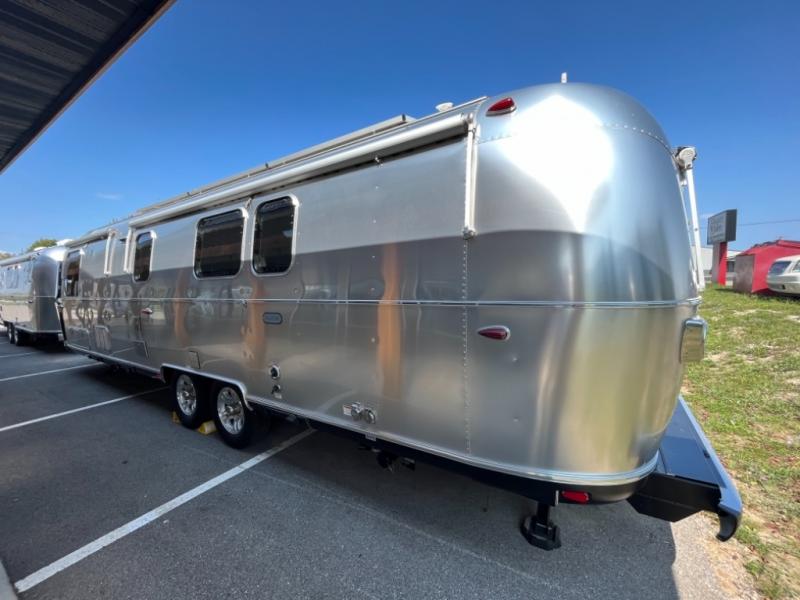 Used 2021 Airstream Classic 33FB Twin Travel Trailer at Airstream of ...