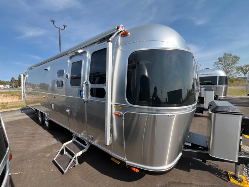 New 2025 Airstream Classic 30RB Travel Trailer at Airstream of Northern ...