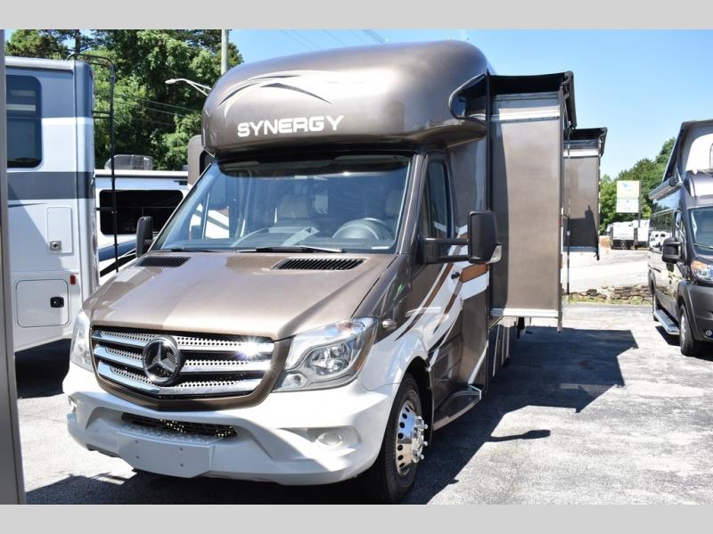 Used 2017 Thor Motor Coach Synergy SD24 Motor Home Class C - Diesel at ...