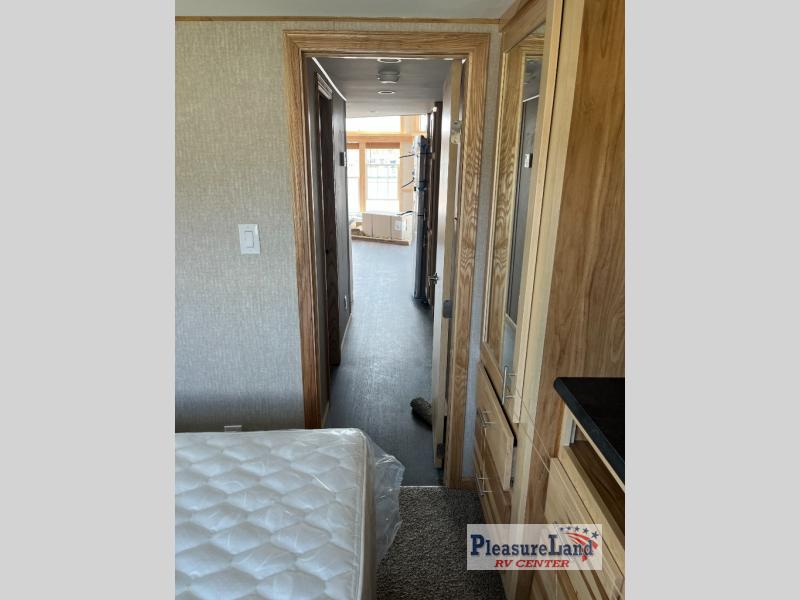 New 2025 Skyline Shore Park 1974CTP Park Models at PleasureLand RV ...