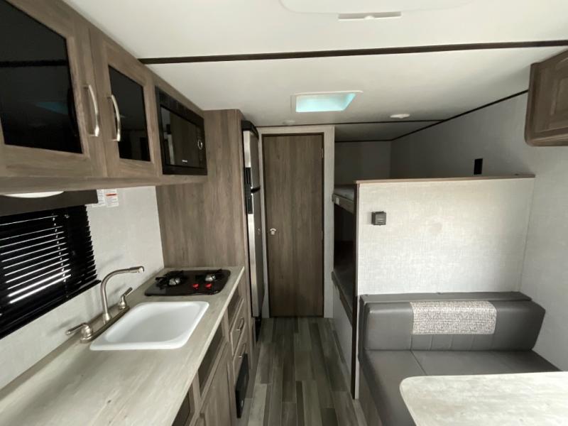 Used 2021 CrossRoads RV Zinger Lite ZR18BH Travel Trailer at Pontiac RV ...