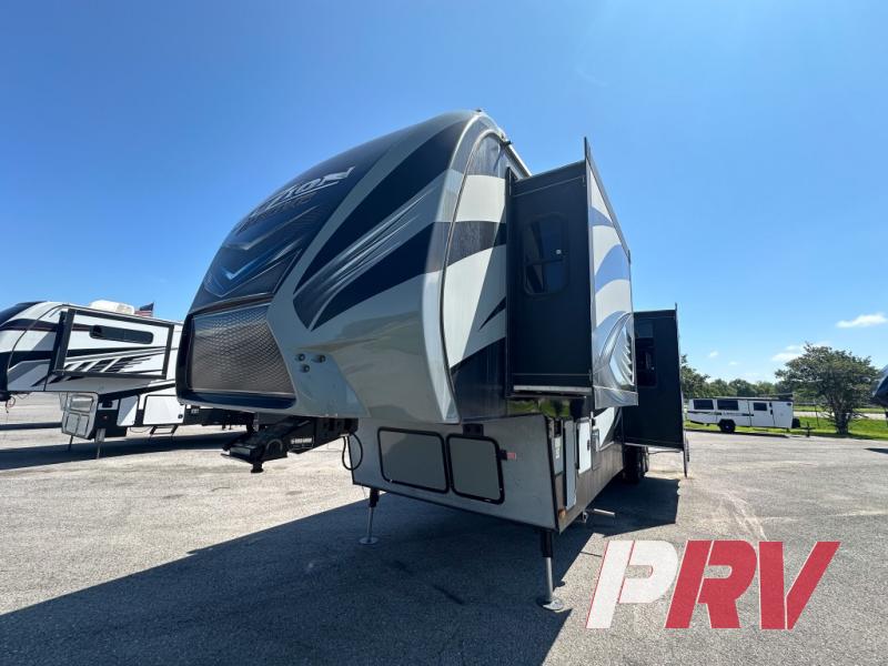 Used 2015 Keystone RV Fuzion 403 Chrome Toy Hauler Fifth Wheel at ...