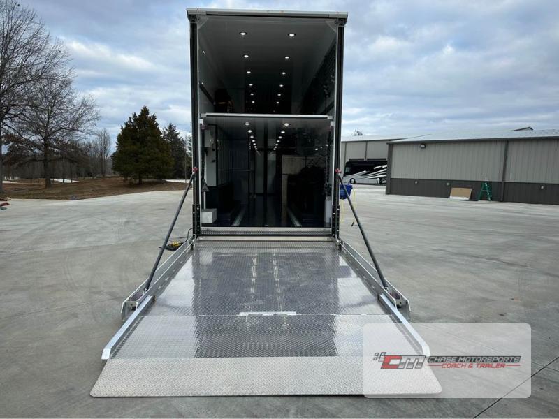 Used 2022 Featherlite Lift Gate 44' Screw Gate Trailer Toy Hauler Fifth ...
