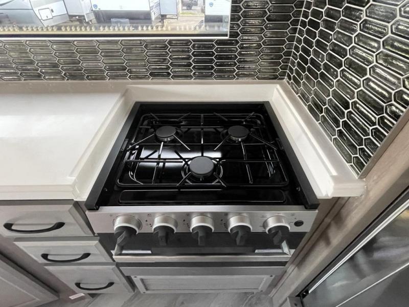 New 2024 Fleetwood RV Bounder 35K Motor Home Class A at RnR RV Center ...