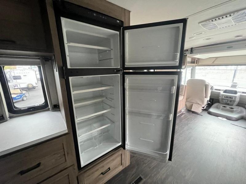 New 2024 Winnebago Vista 34R Motor Home Class A at RnR RV Center ...