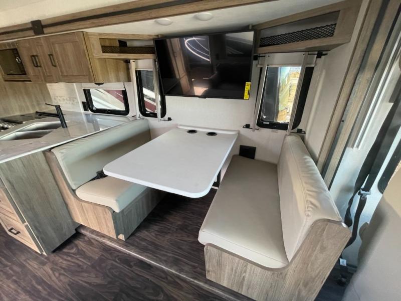 New 2024 Winnebago Vista 31B Motor Home Class A at RnR RV Center ...