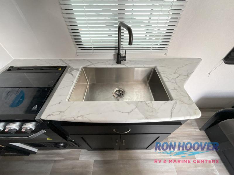 Used 2023 Coachmen RV Freedom Express Select 22SE Travel Trailer at Ron ...