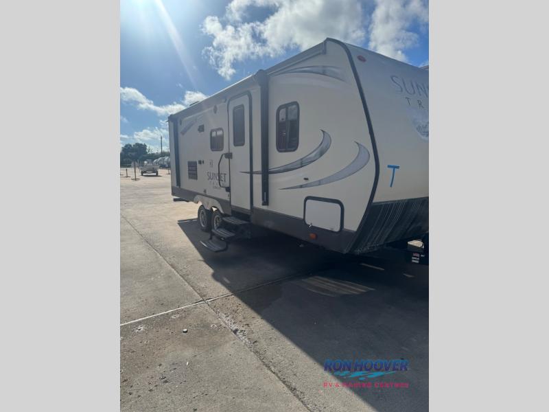 Used 2017 CrossRoads RV Sunset Trail 237BH Travel Trailer at Ron Hoover ...