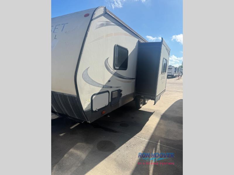 Used 2017 CrossRoads RV Sunset Trail 237BH Travel Trailer at Ron Hoover ...