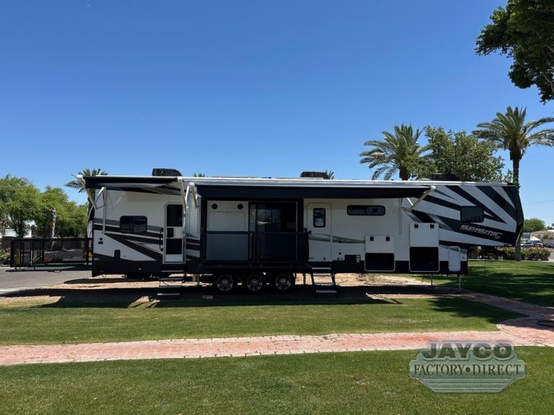 New 2025 Jayco Seismic 413 Toy Hauler Fifth Wheel at Jayco Factory ...