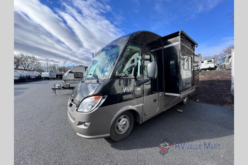 Used 2014 Winnebago Via 25T Motor Home Class A - Diesel at RV Value ...