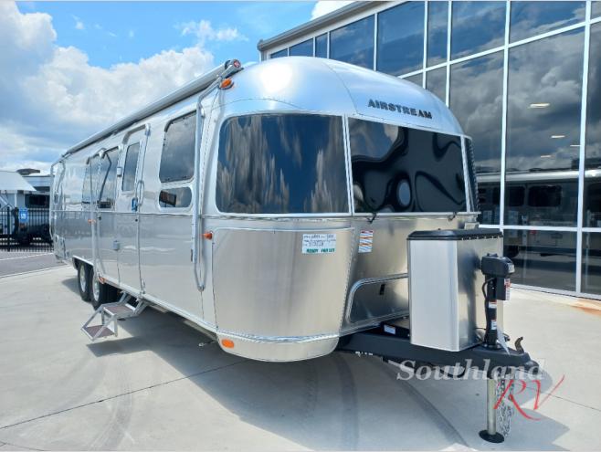 New 2025 Airstream Flying Cloud 30FB Bunk Travel Trailer at Southland ...