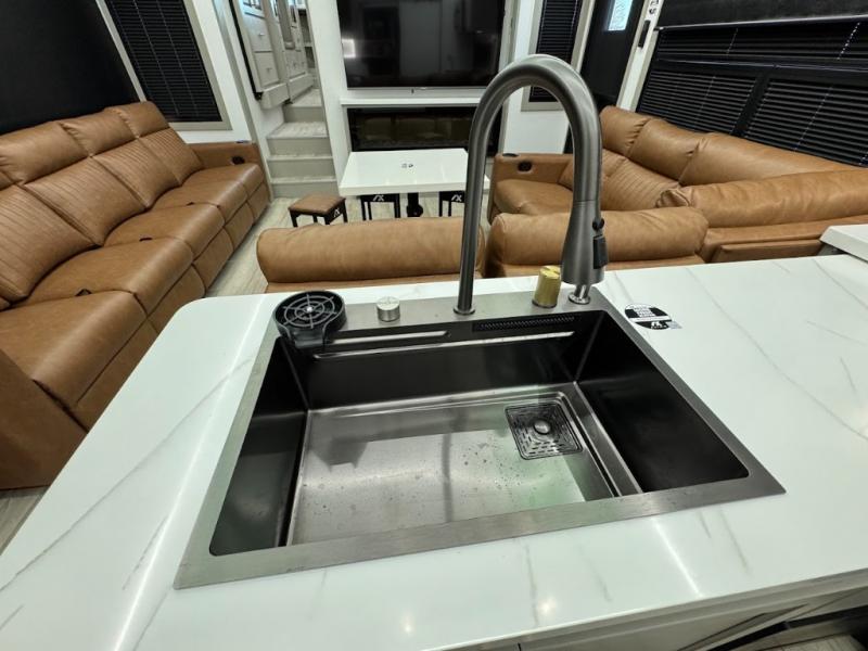 New 2026 Axiom RV Vendetta V4250 Toy Hauler Fifth Wheel at Stagecoach ...