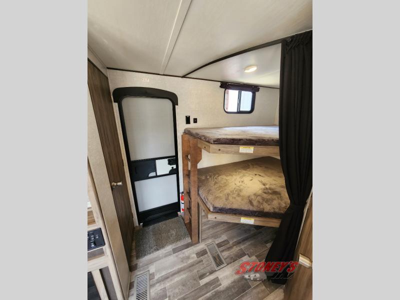 New 2023 CrossRoads Zinger 298BH Travel Trailer at Stoney's RV ...