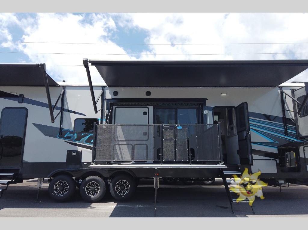 New 2024 Heartland Cyclone 4270 Toy Hauler Fifth Wheel at Sun Camper ...