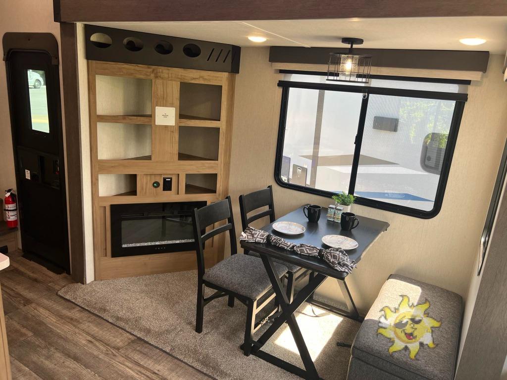 New 2024 Forest River RV Cherokee Arctic Wolf 27SGS Fifth Wheel at Sun ...