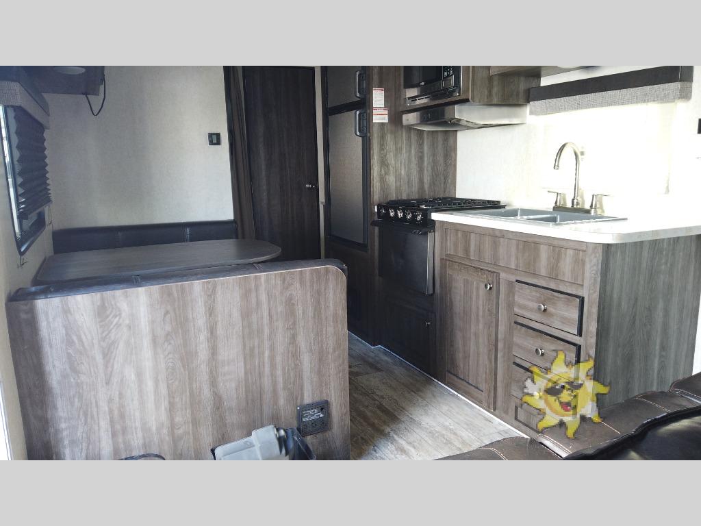 Used 2019 Highland Ridge RV Mesa Ridge Conventional MR26BH Travel ...