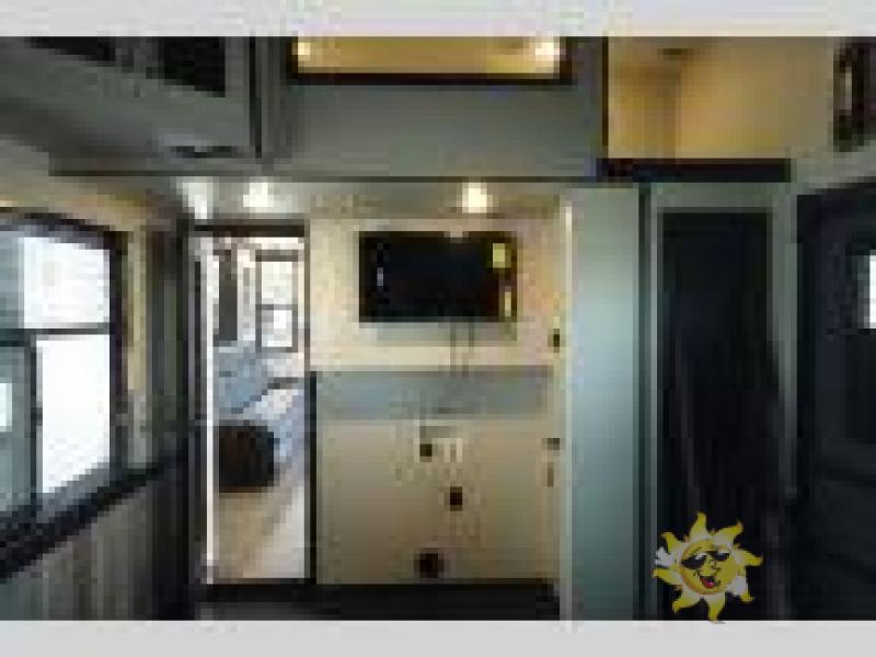 New 2024 Heartland Cyclone 4270 Toy Hauler Fifth Wheel at Sun Camper ...