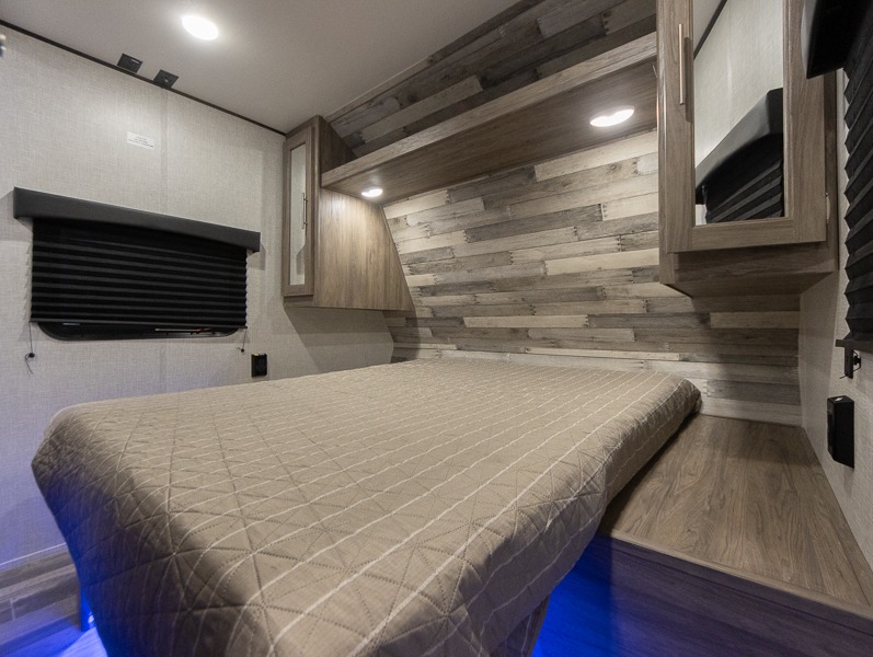 New 2023 CrossRoads RV Zinger 328SB Travel Trailer at Terry Town RV ...