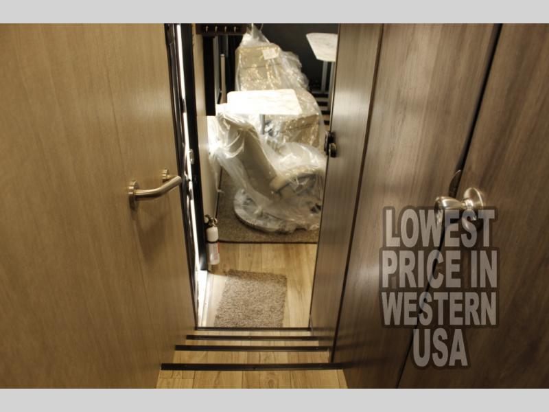 New 2025 Genesis Supreme 28 CRT Toy Hauler Fifth Wheel at Trailer Hitch ...