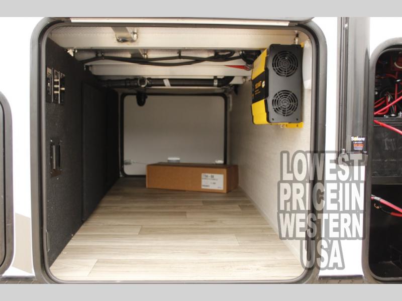 New 2025 Genesis Supreme 28 CRT Toy Hauler Fifth Wheel at Trailer Hitch ...