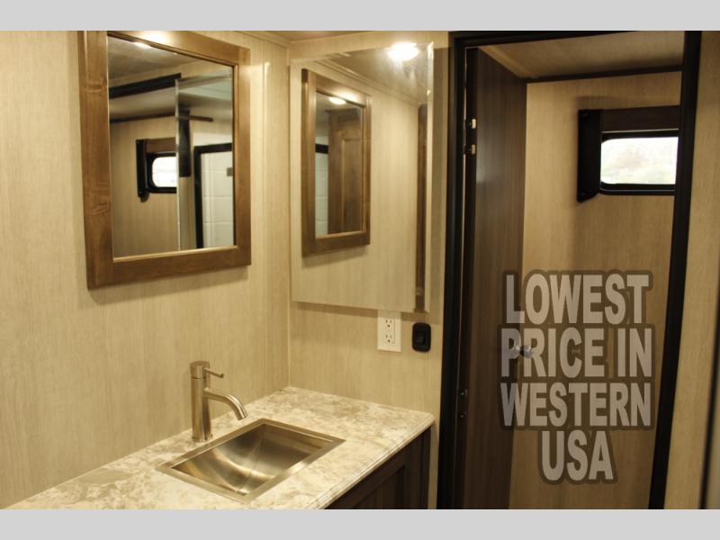 New 2025 Genesis Supreme 28 CRT Toy Hauler Fifth Wheel at Trailer Hitch ...