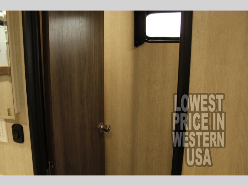 New 2025 Genesis Supreme 28 CRT Toy Hauler Fifth Wheel at Trailer Hitch ...