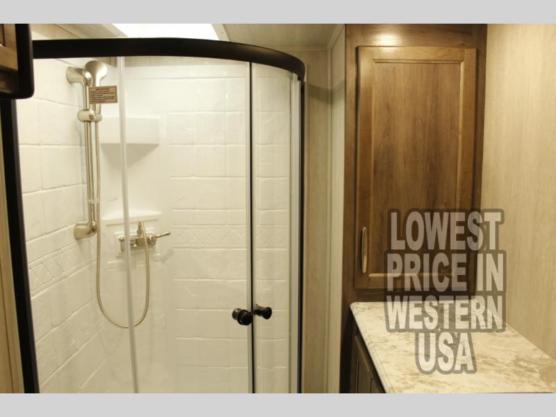 New 2025 Genesis Supreme 28 CRT Toy Hauler Fifth Wheel at Trailer Hitch ...