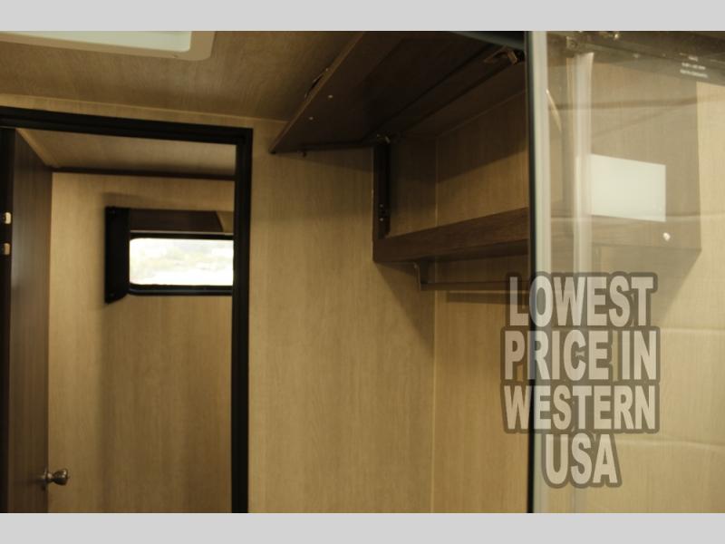 New 2025 Genesis Supreme 28 CRT Toy Hauler Fifth Wheel at Trailer Hitch ...