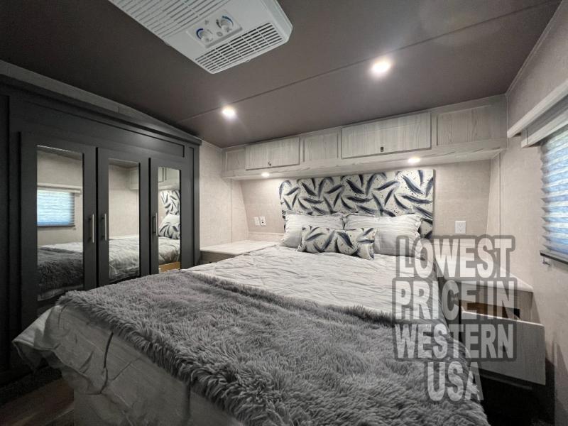 New 2024 Eclipse Attitude Wide Lite 3322SAG Toy Hauler Fifth Wheel at ...