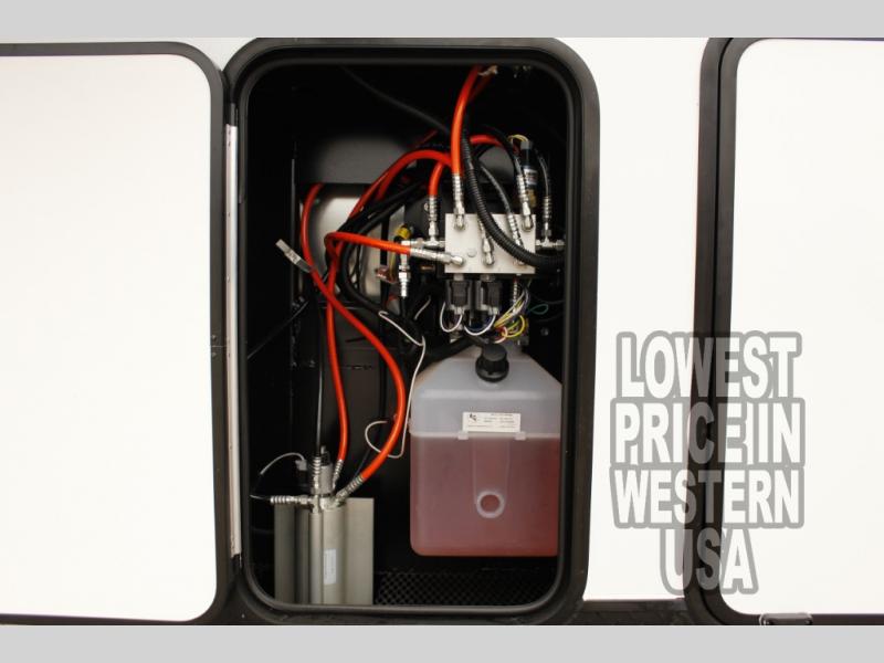 New 2025 Genesis Supreme 28 CRT Toy Hauler Fifth Wheel at Trailer Hitch ...