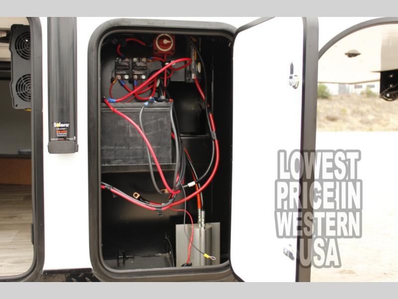 New 2025 Genesis Supreme 28 CRT Toy Hauler Fifth Wheel at Trailer Hitch ...