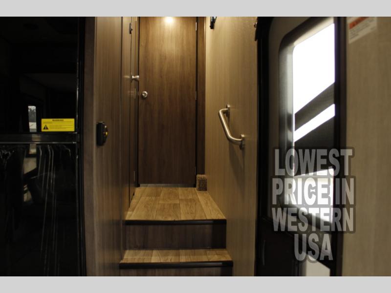 New 2025 Genesis Supreme 28 CRT Toy Hauler Fifth Wheel at Trailer Hitch ...