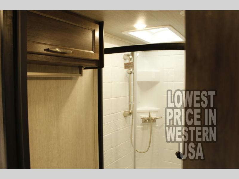 New 2025 Genesis Supreme 28 CRT Toy Hauler Fifth Wheel at Trailer Hitch ...