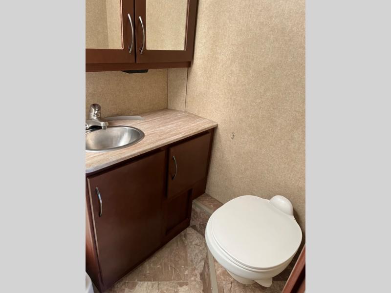 Used 2015 Thor Motor Coach Siesta Sprinter 24SL Motor Home Class C ...