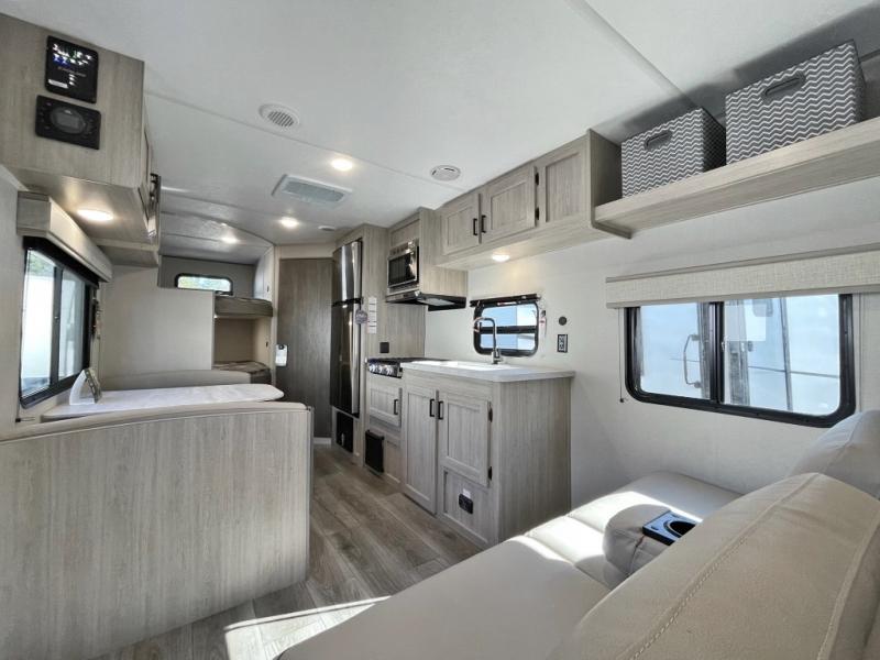 New 2025 Coachmen RV Catalina Summit Series 8 261BH Travel Trailer at ...