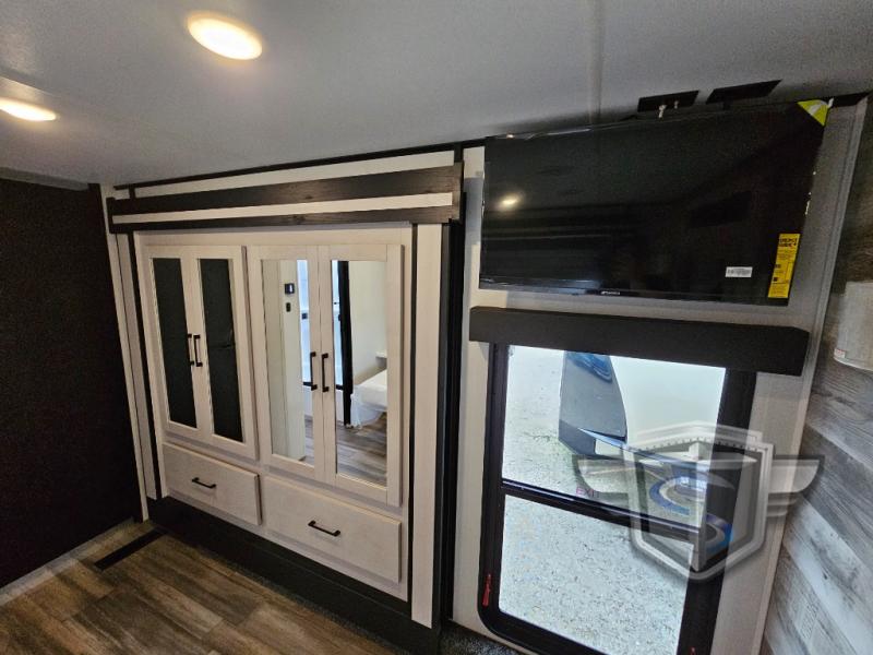 New 2024 Heartland Cyclone 4270 Toy Hauler Fifth Wheel at T&S RV and ...