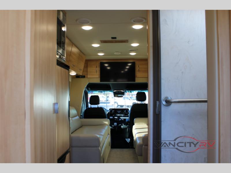New 2025 Chinook Summit DS Motor Home Class B+ - Diesel at Van City RV ...
