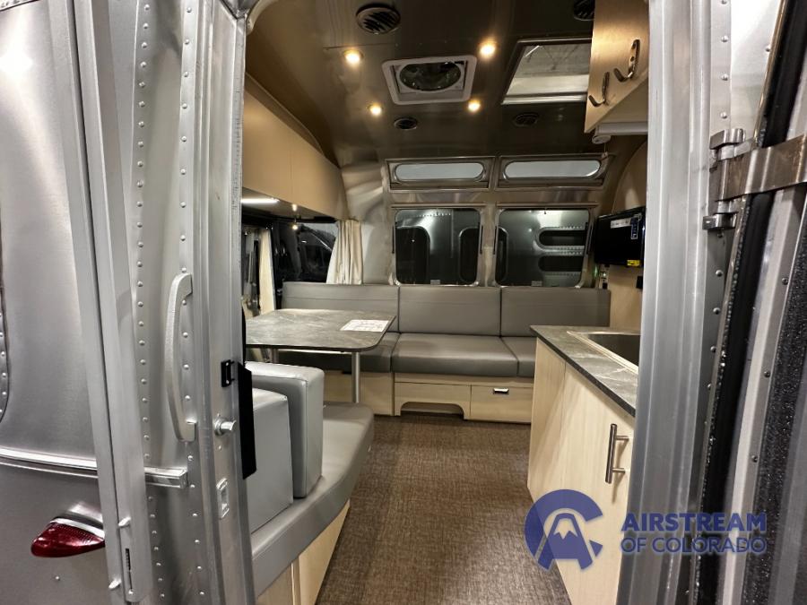 New 2024 Airstream Flying Cloud 27FB Twin Hatch Travel Trailer at ...