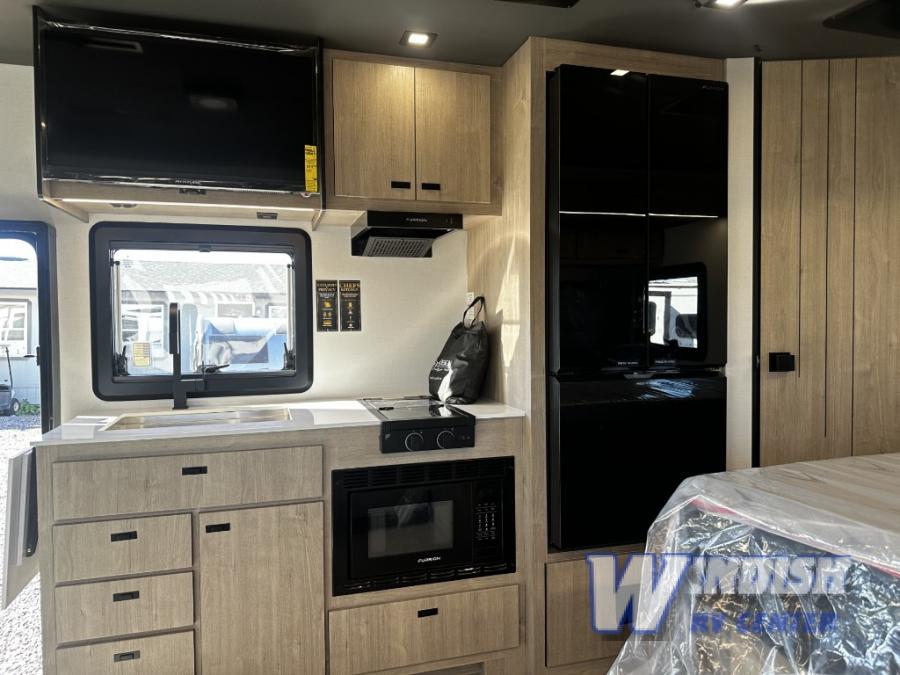 New 2025 Grand Design Lineage 25FW Motor Home Class C - Diesel at Windish RV Center | Longmont ...